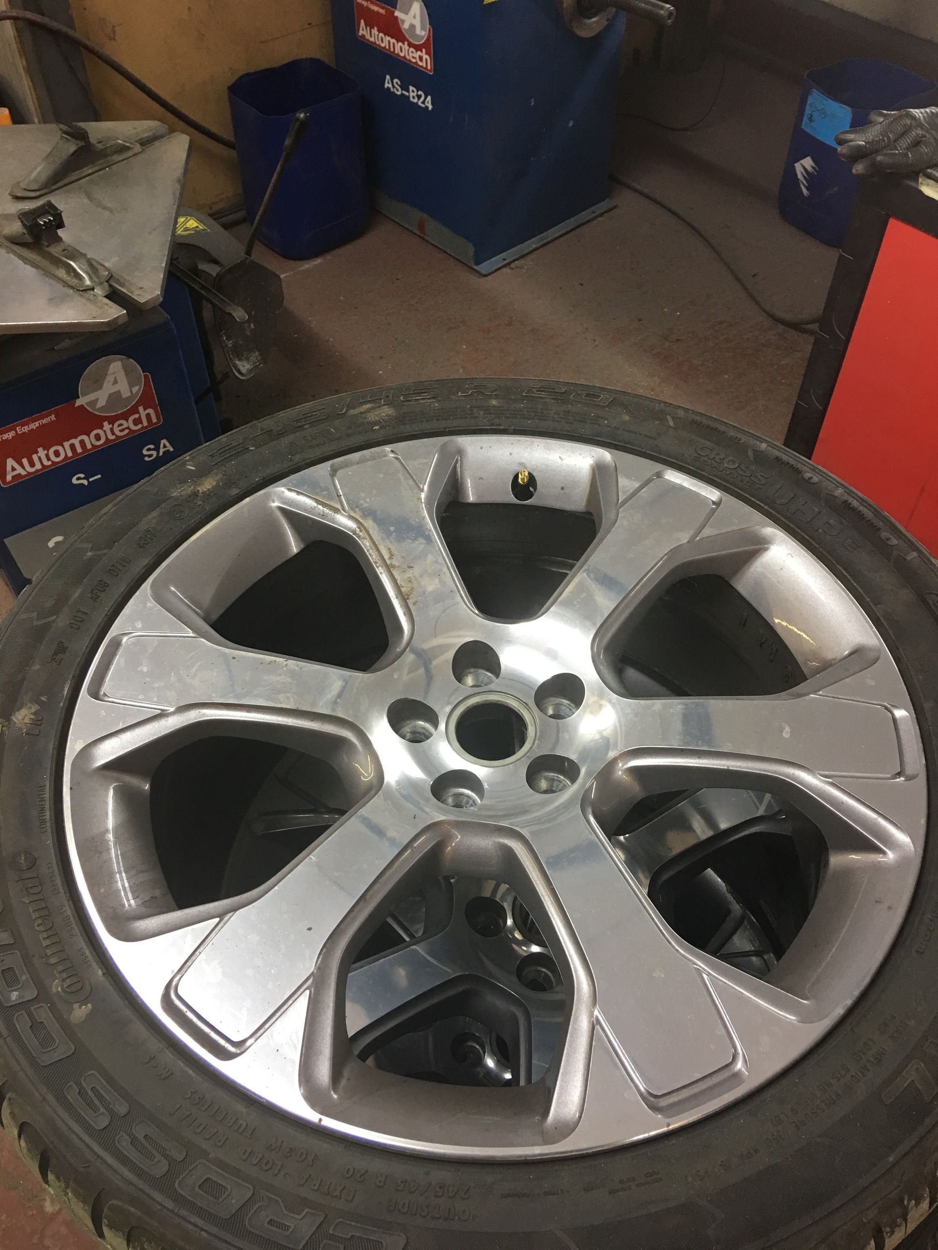 Alloy Wheel Repair: A Guide to Avoiding Wheel Damage and Keeping Your ...
